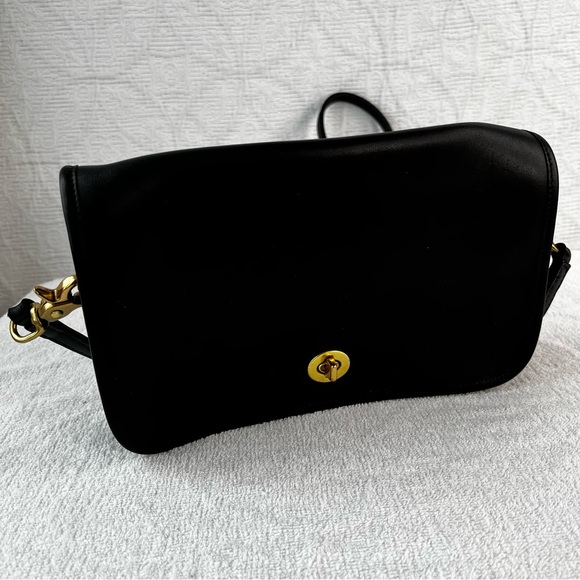 Coach | Bags | Vintage Coach Pocket Purse 9755 Black Leather Turn Key ...
